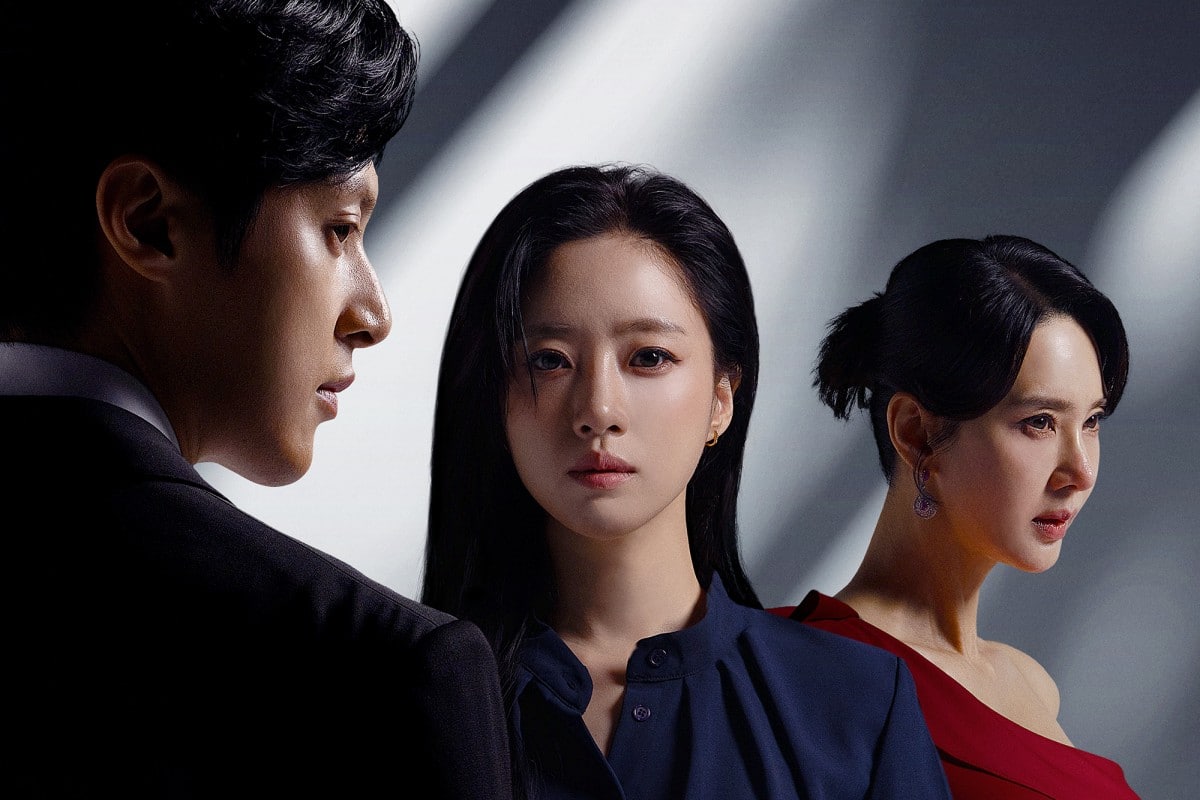 First Man enthüllt ein Poster, auf dem Hahm Eun-jung, Oh Hyun-kyung und Yoon Sun-woo ihre ...