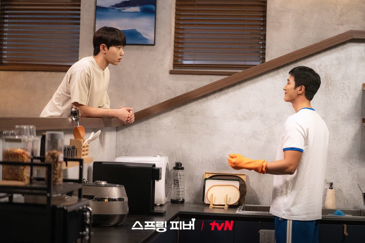 «Spring Fever»: Ahn Bo-hyun reveals a tender bond with Cho Jun-young in this new romantic comedy ...